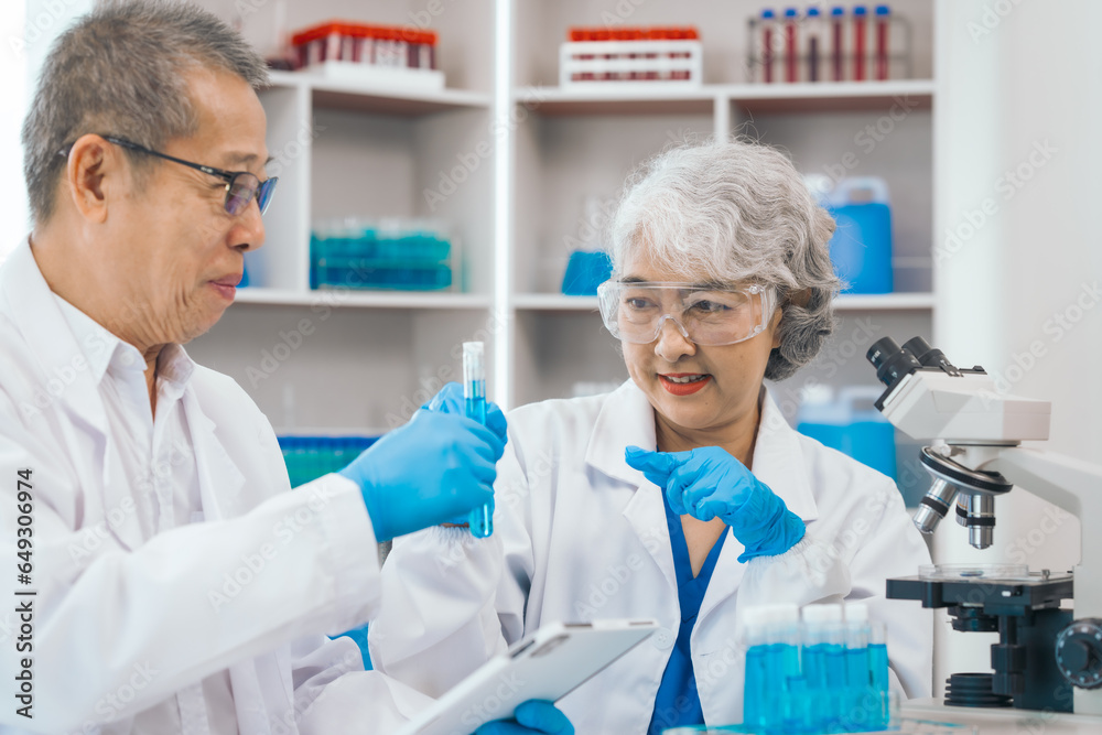 Senior scientists analyzing pharmaceuticals, asian people, senior man ...