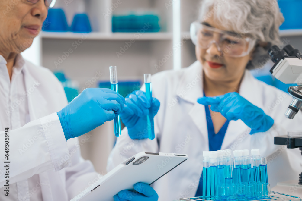 Senior scientists analyzing pharmaceuticals, asian people, senior man ...