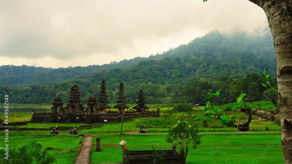 Vidéo Stock Beautiful Bali temple in traditional balinese architecture ...