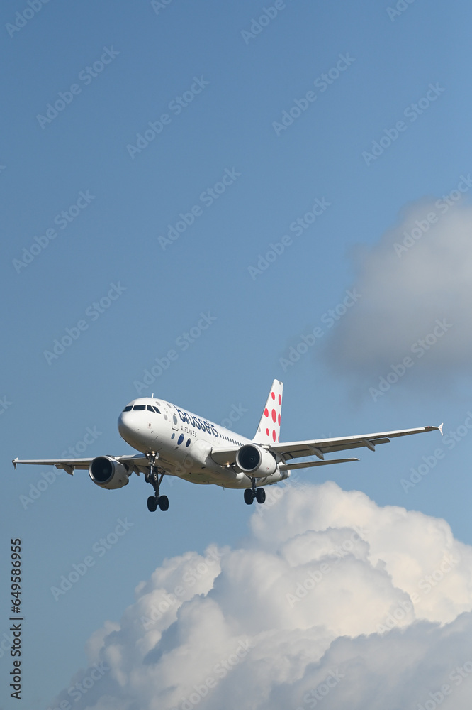 avion vol survol voyage compagnie aerienne aeroport Brussels Airport ...