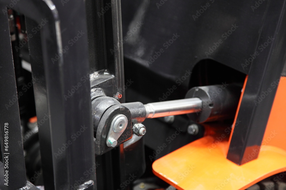 The leveling mechanism of the forklift is a hydraulic cylinder Stock ...
