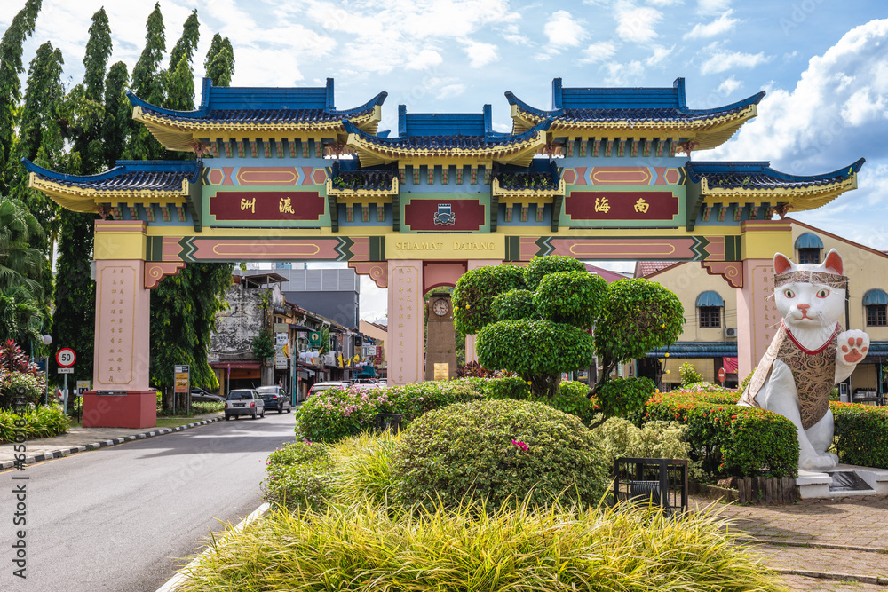 September 7, 2023: Welcome gate of Kuching Chinatown with Great Cat at ...