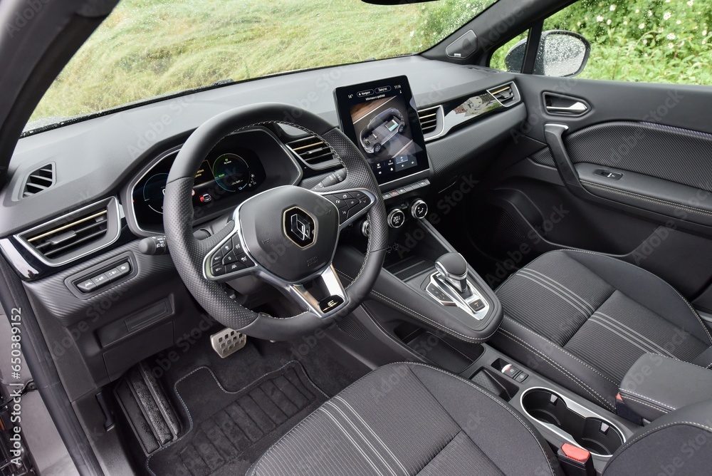 Renault Captur E-Tech engineered. Cabin interior - dashboard. 06-06 ...