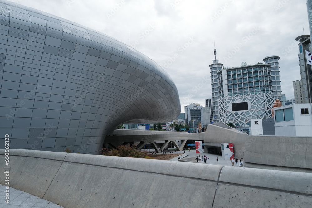 Exterior architecture and building design at 'DONGDAEMUN DESIGN PLAZA ...