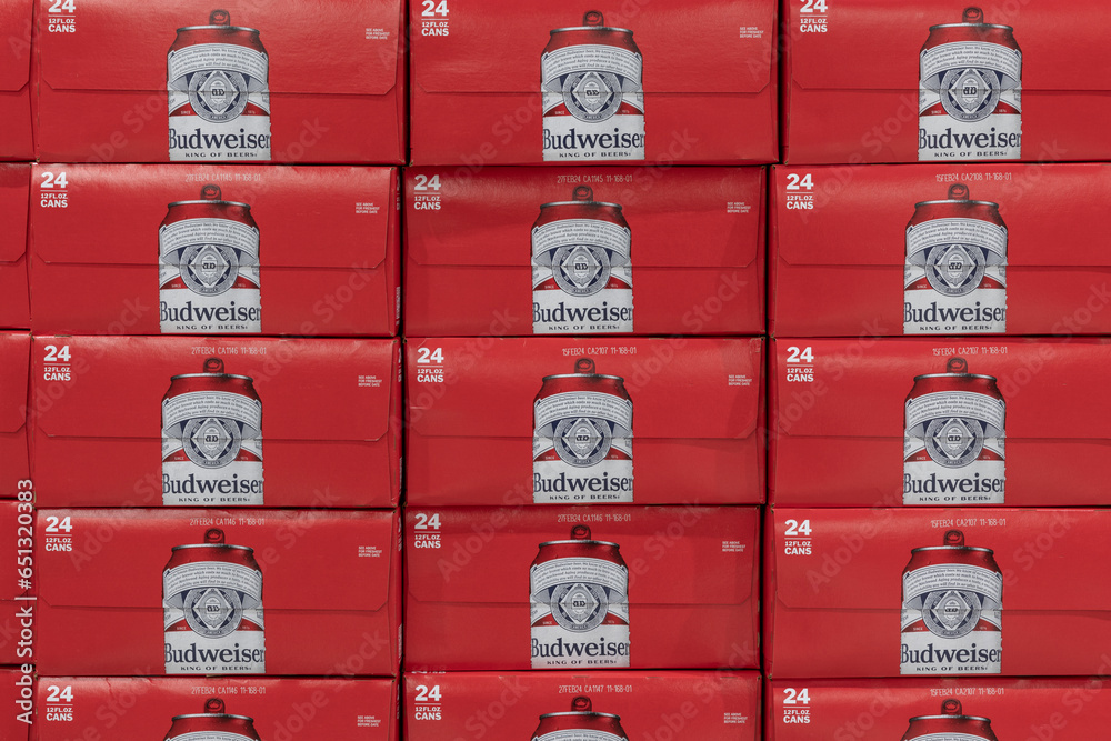 Foto de Budweiser beer display. Budweiser is part of AB InBev, the ...