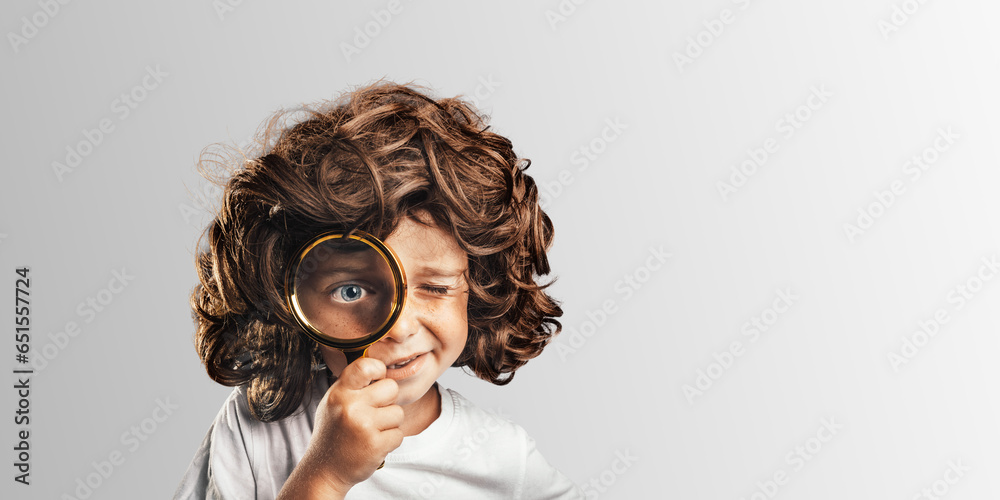 Child see through magnifying glass on the png backgrounds. Stock-Foto ...