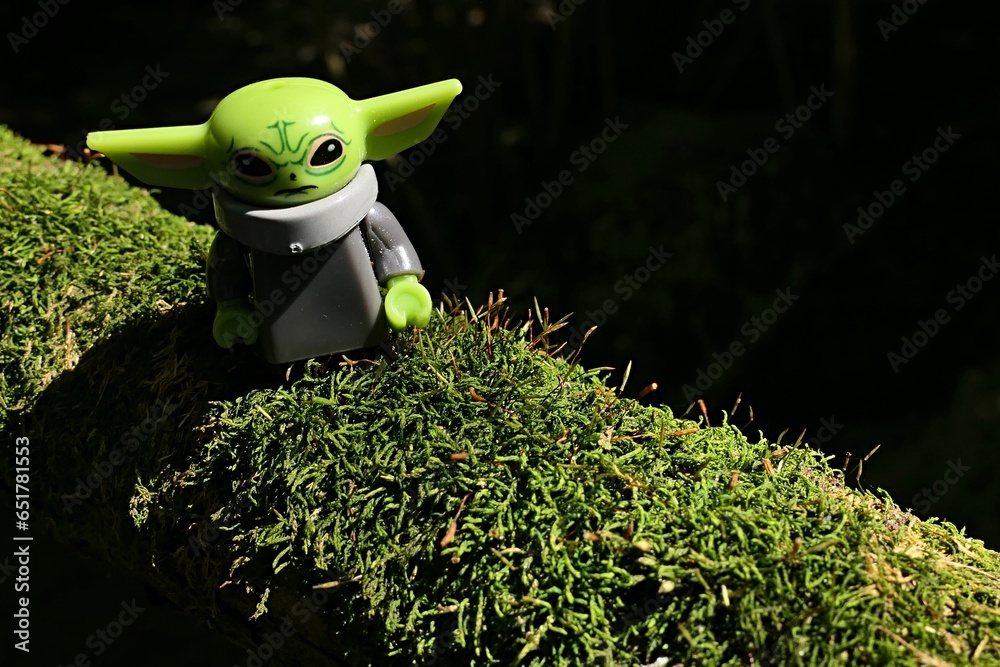LEGO Star Wars small figure of Baby Yoda alias Grogu from TV series ...