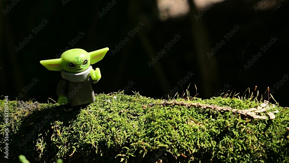 LEGO Star Wars toy figure of Baby Yoda alias Grogu from TV series ...