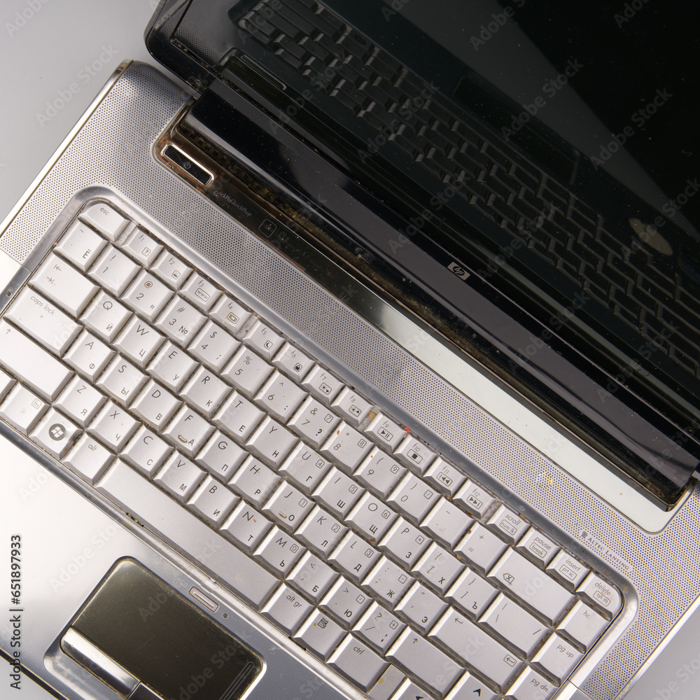 MOSCOW, RUSSIA-February 23, 2022: An open old HP laptop from 2005. The ...