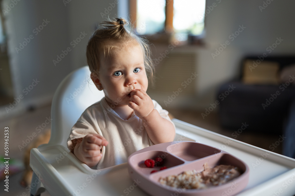 the child's first complementary feeding, the child eats independently ...