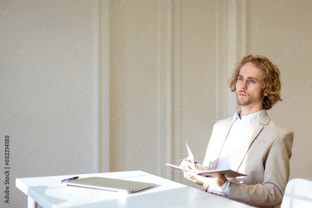 Serious and concentrated thinking businessman, man upgrading at ...