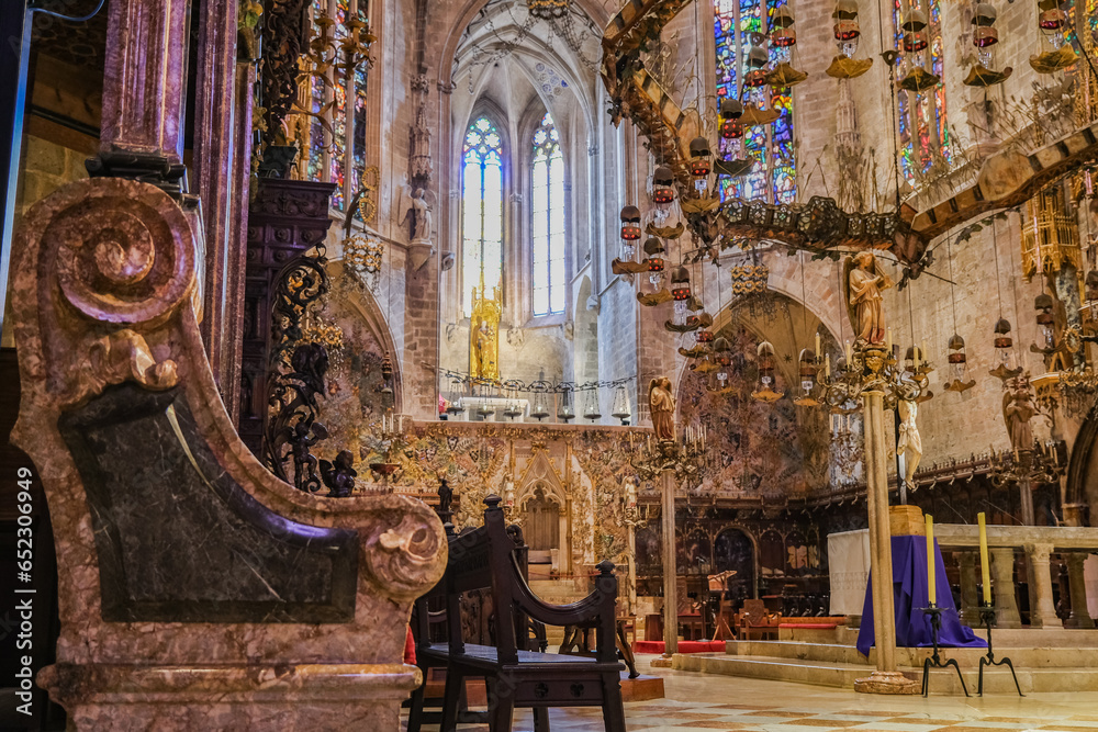 Impressive gothic style architecture inside main and side naves of ...