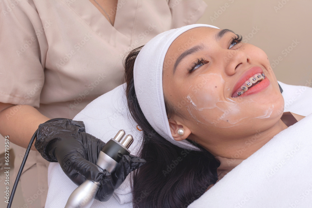 Using an RF electromagnetic device for radiofrequency skin tightening ...