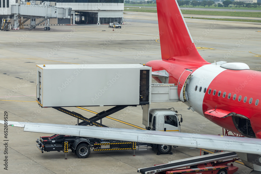 Foto de Loading cargo on the plane in airport. Process of cargo ...