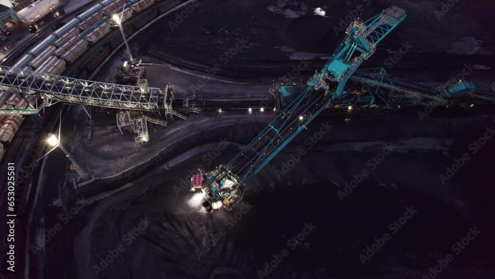 Rotary shovel at coal pile loading freight vessels at bulk shipping ...