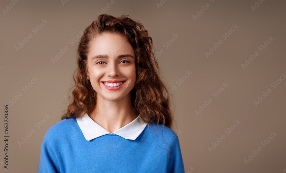 Young positive thinking woman portrait in autumn clothes. Girl smiles ...