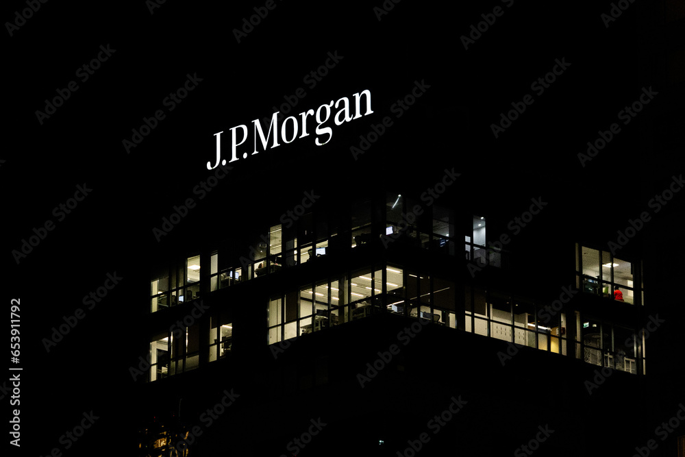 Warsaw, Poland - September 28, 2023: View of the JP Morgan logotype and office at night Stock ...
