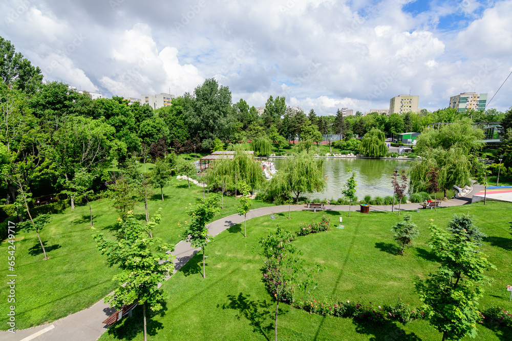 Landscape with lake and vivid green trees in Drumul Taberei Park ...