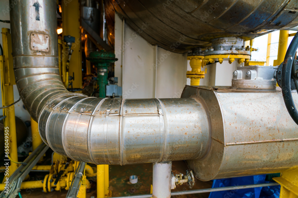 Heating medium oil pipeline protected with stainless steel insulation ...