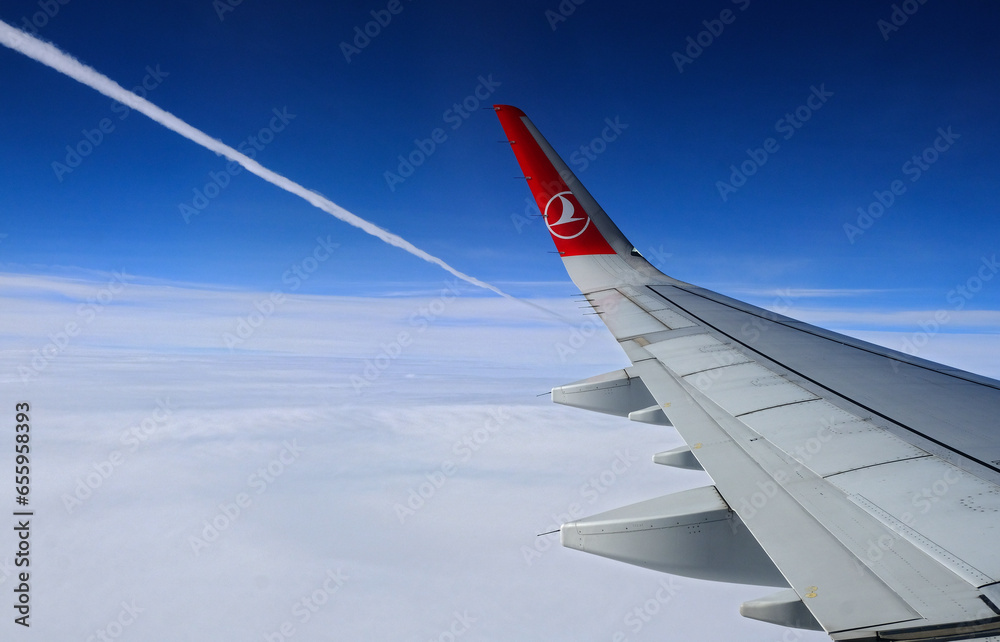 Airbus A321 wing and contrail, Turkish Airlines Stock Photo | Adobe Stock