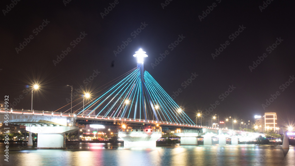 Scenic view of the Han River Bridge (Cau Song Han) over the Han River ...