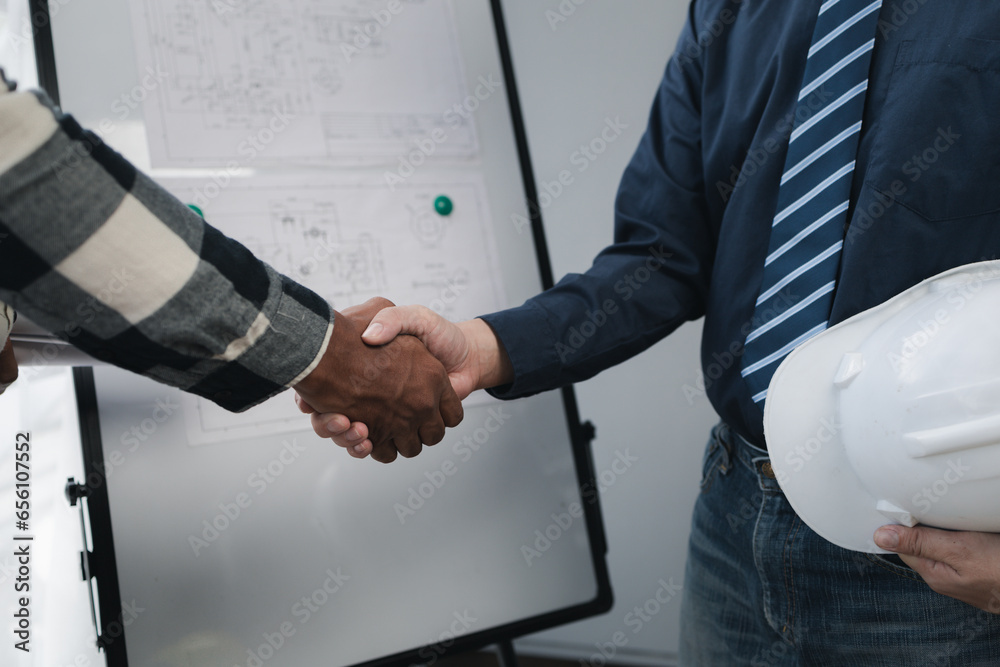 Planning meeting to edit the plans together between architects and ...