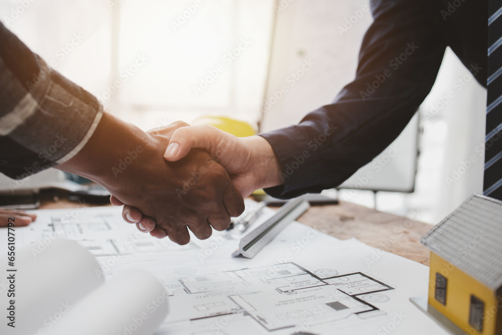 Planning meeting to edit the plans together between architects and ...