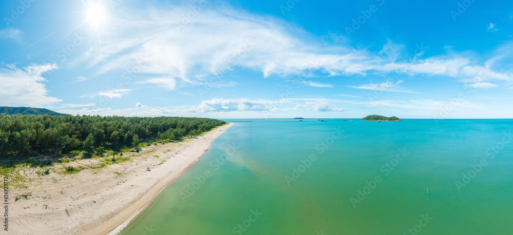 Panoramic of samila beach songkhla, Thailand. Rat and cat island in ...