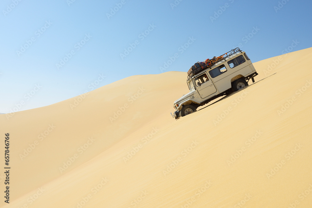 Four Wheel Drive Car in Desert, Matruh, Great Sand Sea, Libyan Desert ...