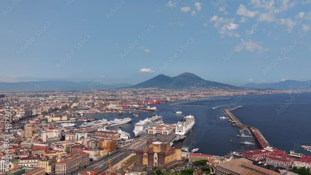 Stockvideo A view of Napoli, Italy, Aerial view of the historic center ...