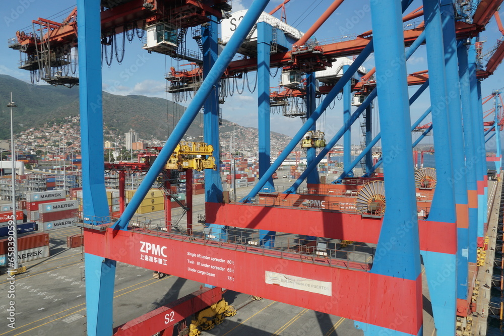 Foto de La Guaira, Venezuela, 05 12 2023: Modern container terminal in ...