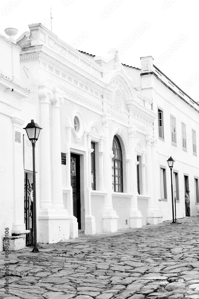 Cidade histórica de Goiás Velho com construções antigas , ruas de ...