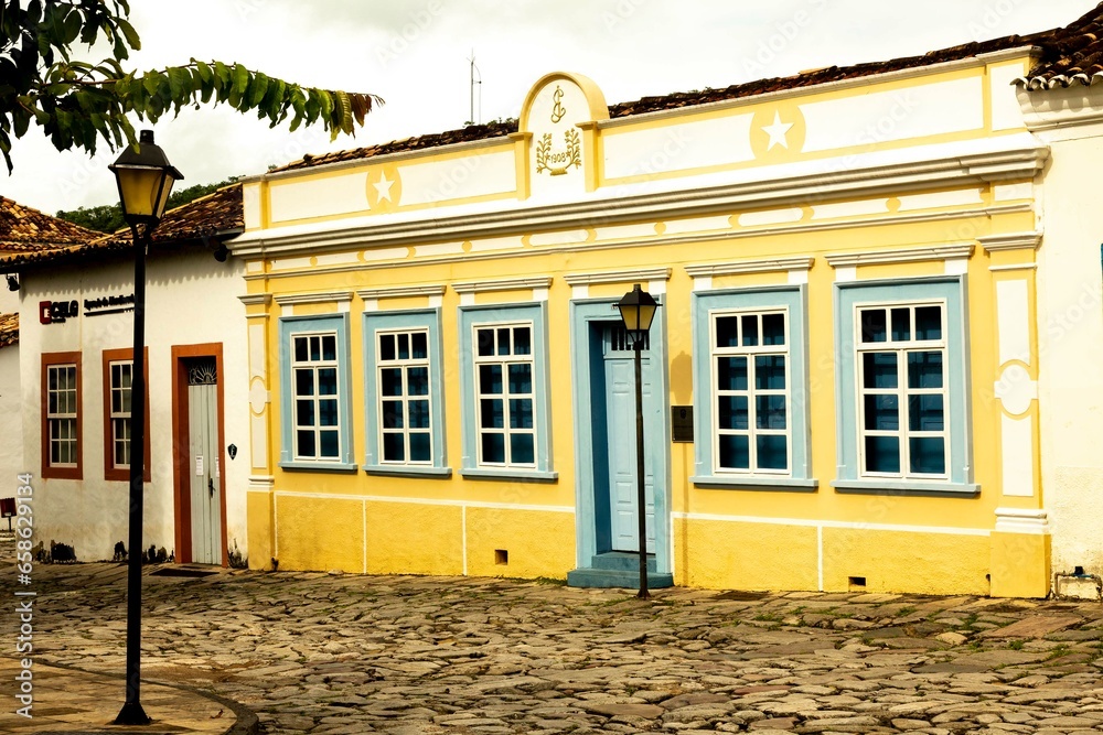 Cidade histórica de Goiás Velho com construções antigas , ruas de ...