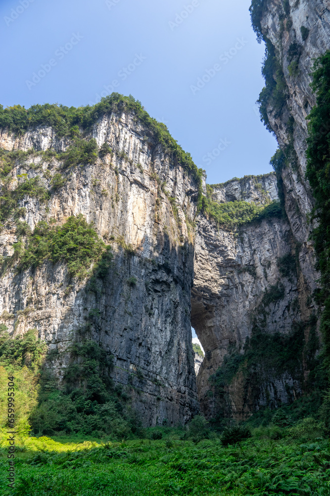 Qinglong Bridge, a remarkable natural wonder among the Three Natural ...