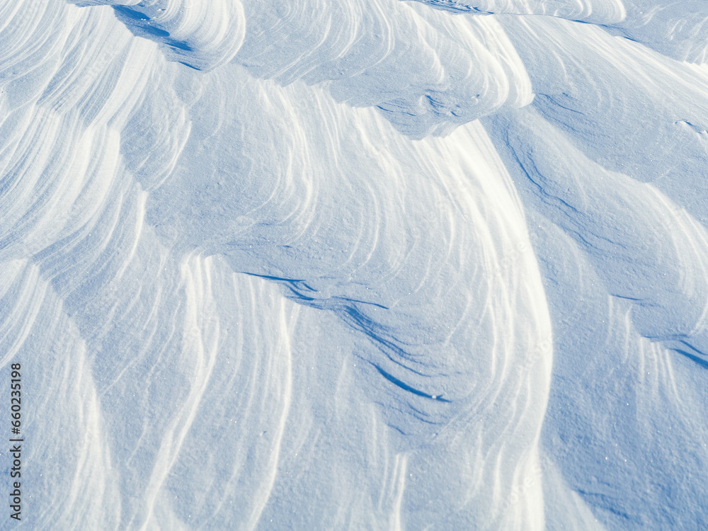 Fotka „Snow texture. Wind sculpted patterns on snow surface. Wind in ...