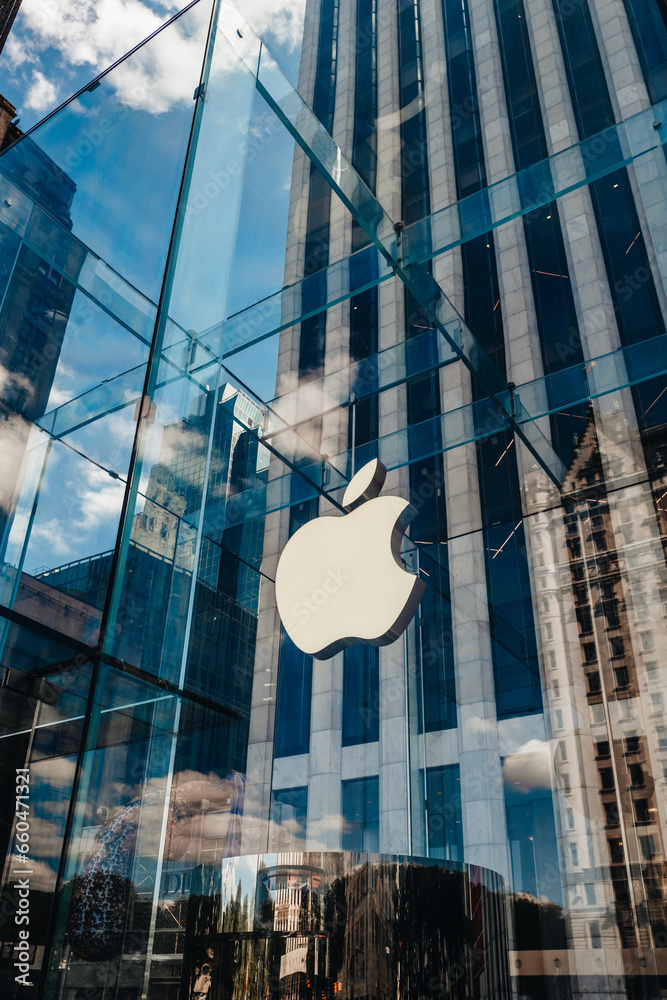 Modern stylish logo and glass entrance Apple Store building on Fifth ...