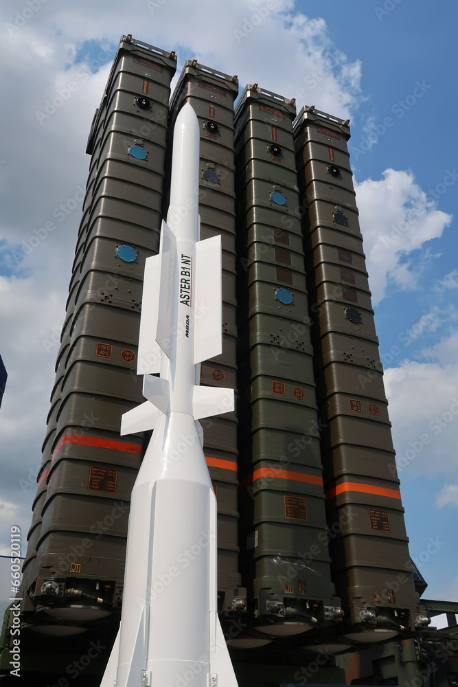 Missile Aster B1NT et son lanceur vertical terrestre, du système d’arme ...