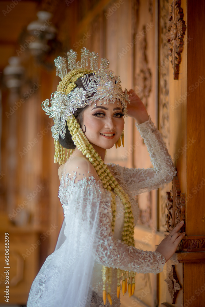 Amazing smiling bride. Traditional Javanese Bridal Portrait. Indonesian ...
