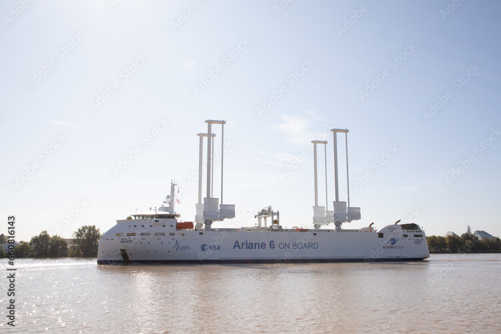 Canopee Canopy boat freighter ship equipped with four wings articulated ...