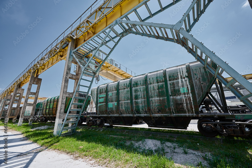 Hopper cars wait for loading silica products to transport Stock Photo ...