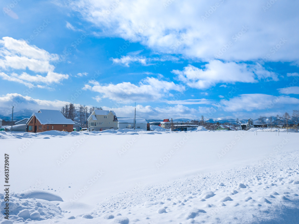 Townscape of a heavy snowfall area on a clear day (Niseko, Hokkaido ...