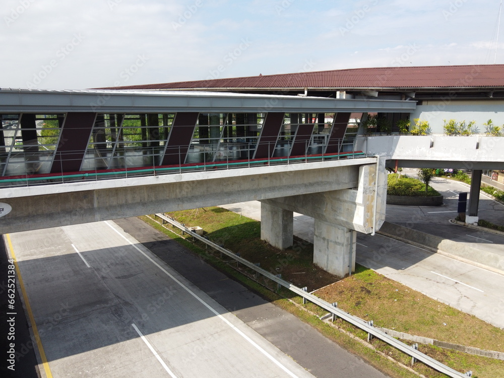 A magnificent and comfortable rest area on the Indonesian toll road ...