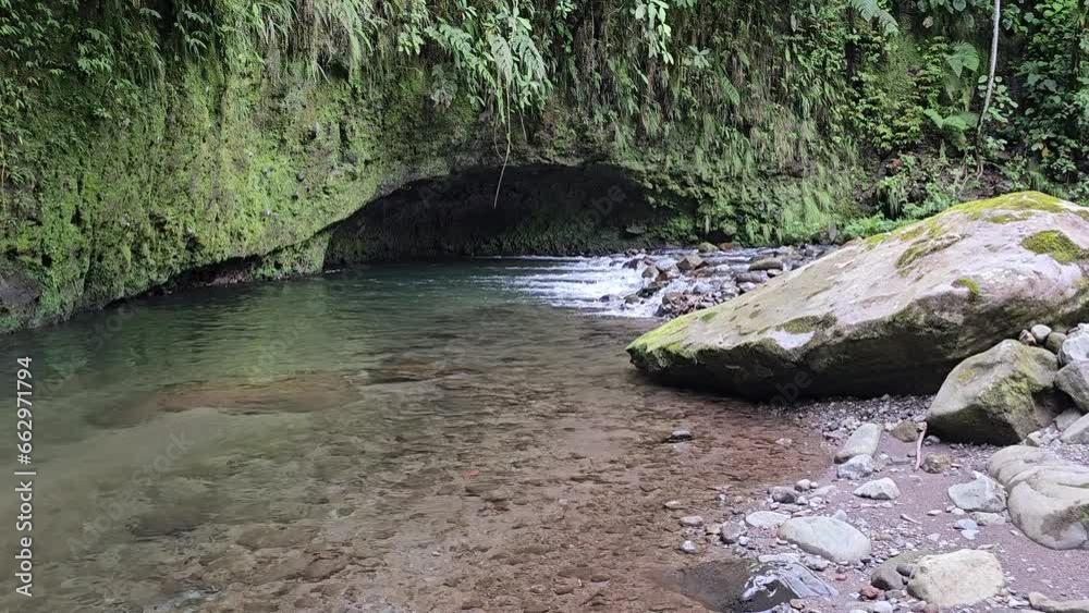 Recorrido por montañas y ríos de Chiriquí en Panamá Stock ビデオ | Adobe Stock