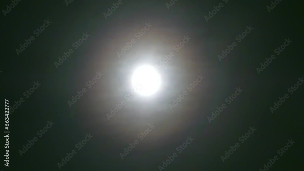Dark night sky, Lunar corona around moonlight - real time with zoom in ...