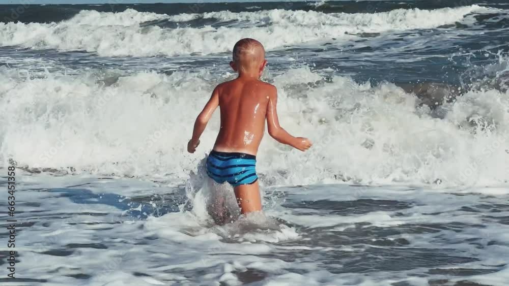 Vidéo Stock A child swims in the Sea of Azov. A boy jumps into the sea ...