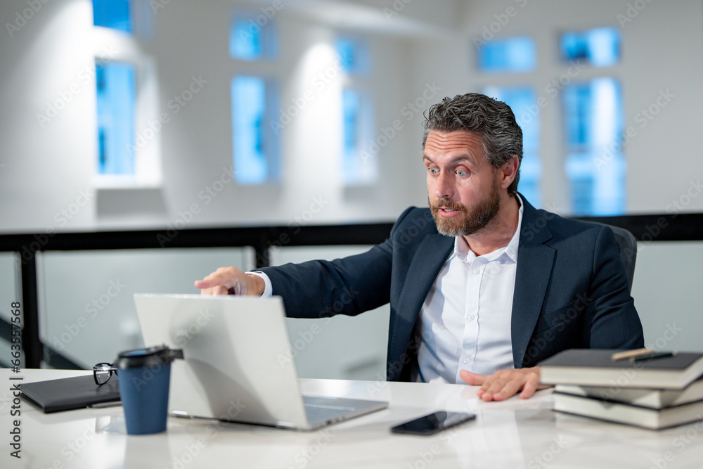 Angry 40s business man working with laptop in office. Gray hair Angry ...
