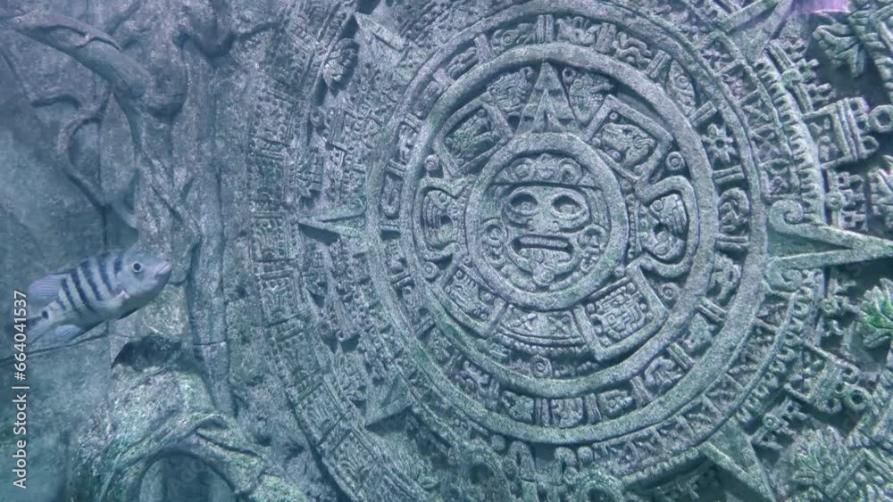 Vidéo Stock Selective focus. Aztec sun stone (calendar) stands ...