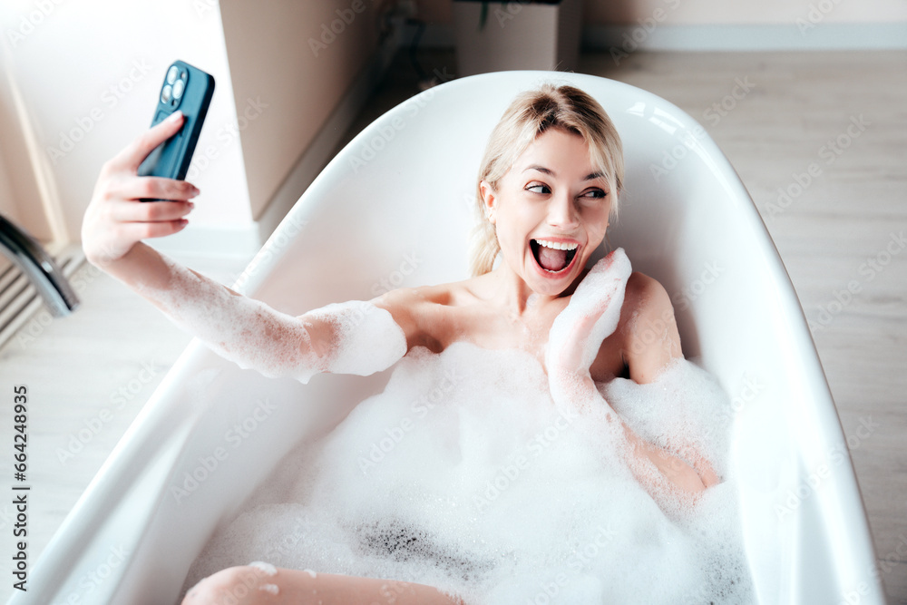 Zdjęcie Stock Young Beautiful Sexy Woman Having Fun While Lying In
