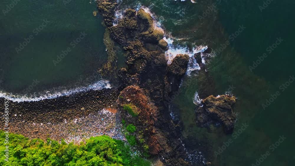Vidéo Stock Rough volcanic lava rock rapids in the sea with waves ...