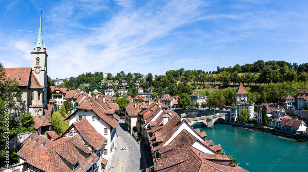 La rivière de l'Aar et la ville de Berne en Suisse Stock-Foto | Adobe Stock